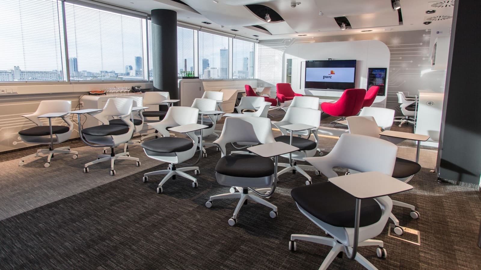 Going public - Training - PwC Poland